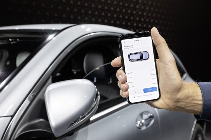 From the app to the digital ecosystem: the new generation of Mercedes ...